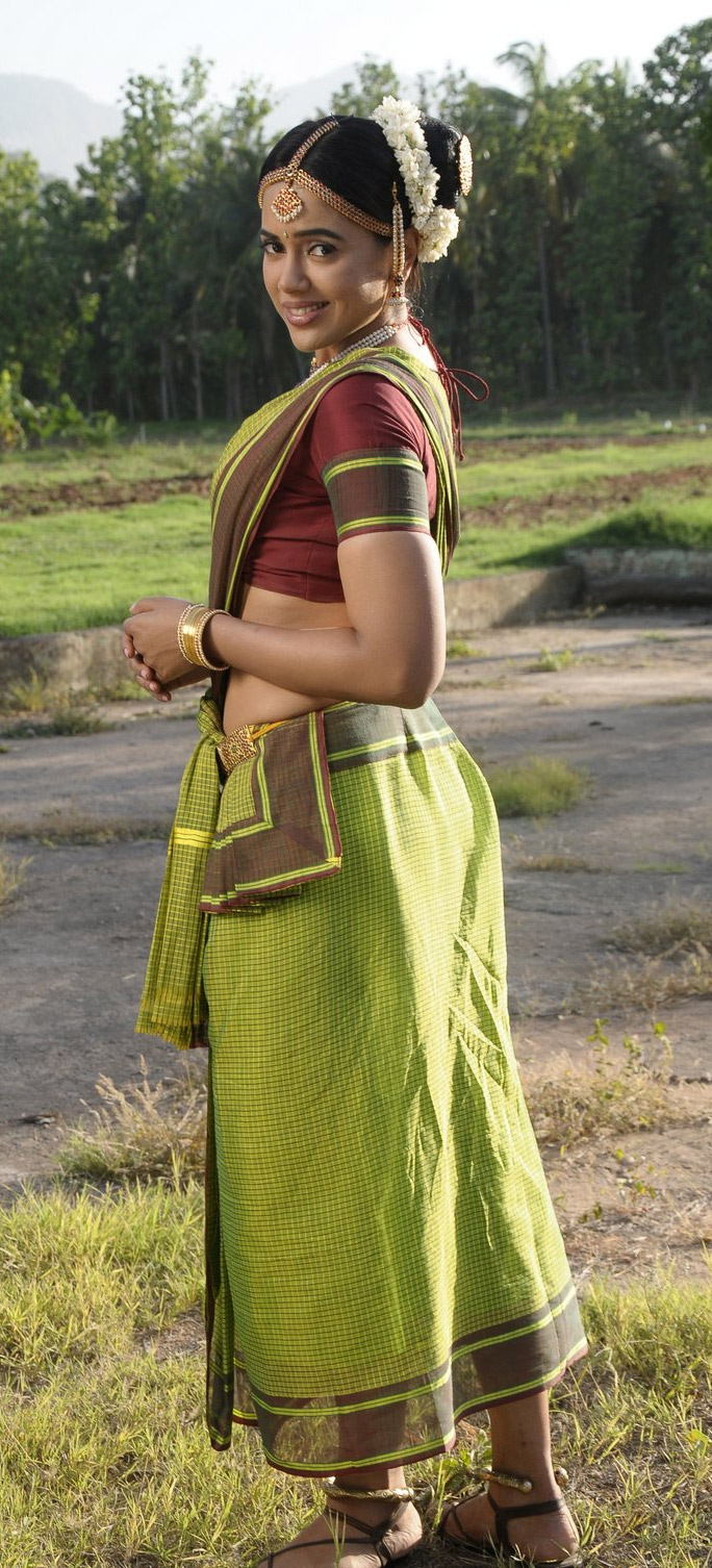 Actress Light Box Sameera Reddy Hot In Vedi Movie