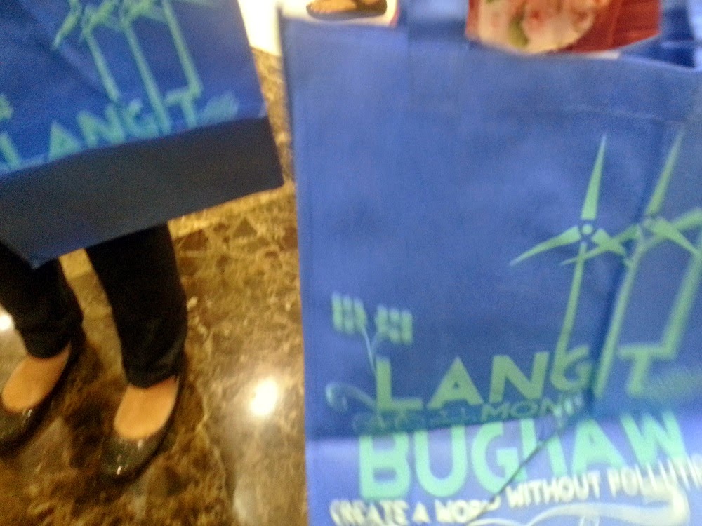 SM Eco Bag Exhibit Launch; Reusing Plastic through Art - The Daily Posh ...