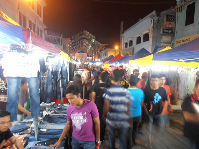 BERPETUALANG KE ACEH: A quick night look of Muar