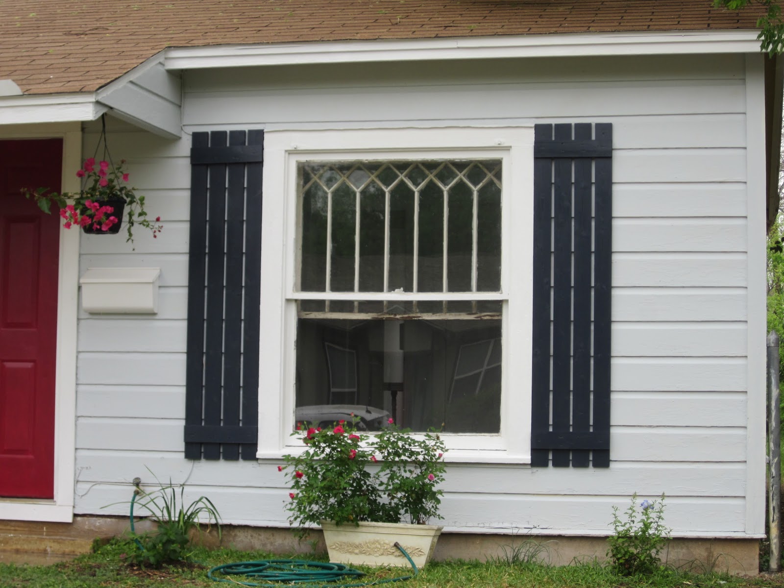 la maison LaFortune: DIY Shutters and House Colors