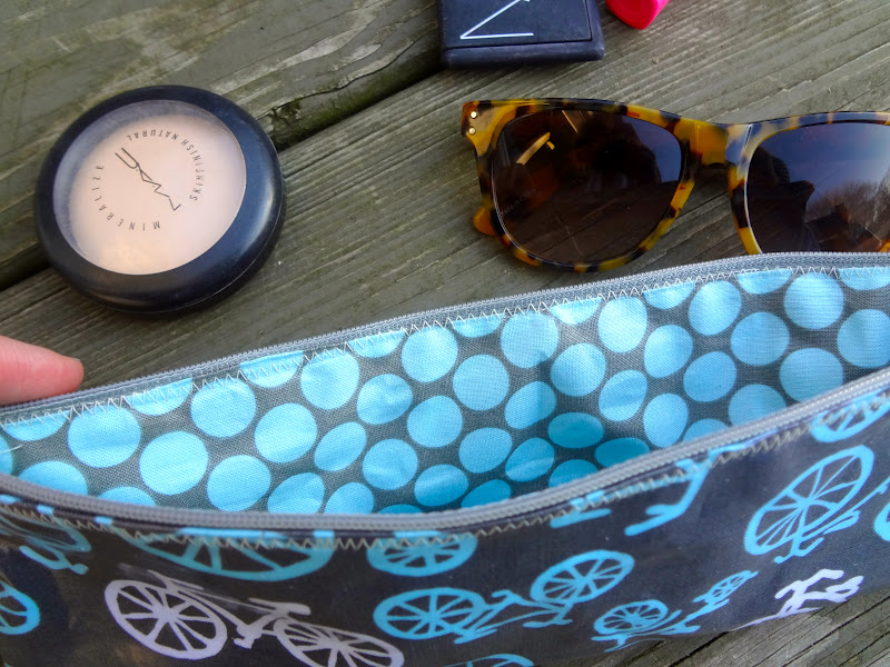 Hardly Housewives: On My Messy Purse & Sewing with a Zipper