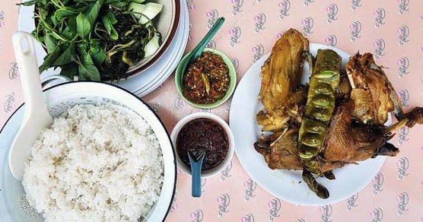 WISATA KULINER CERITA PERUT LAPAR: Ayam Goreng Mbah Cemplung