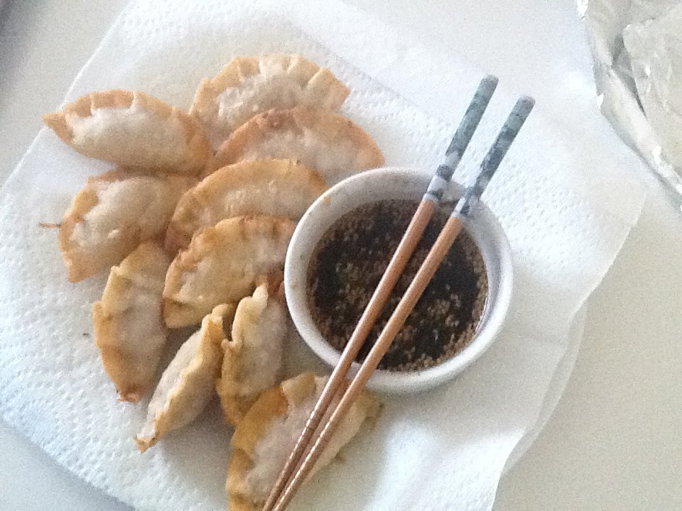 just piddlin': Family Cooking - Making Mandoo (Korean dumplings)