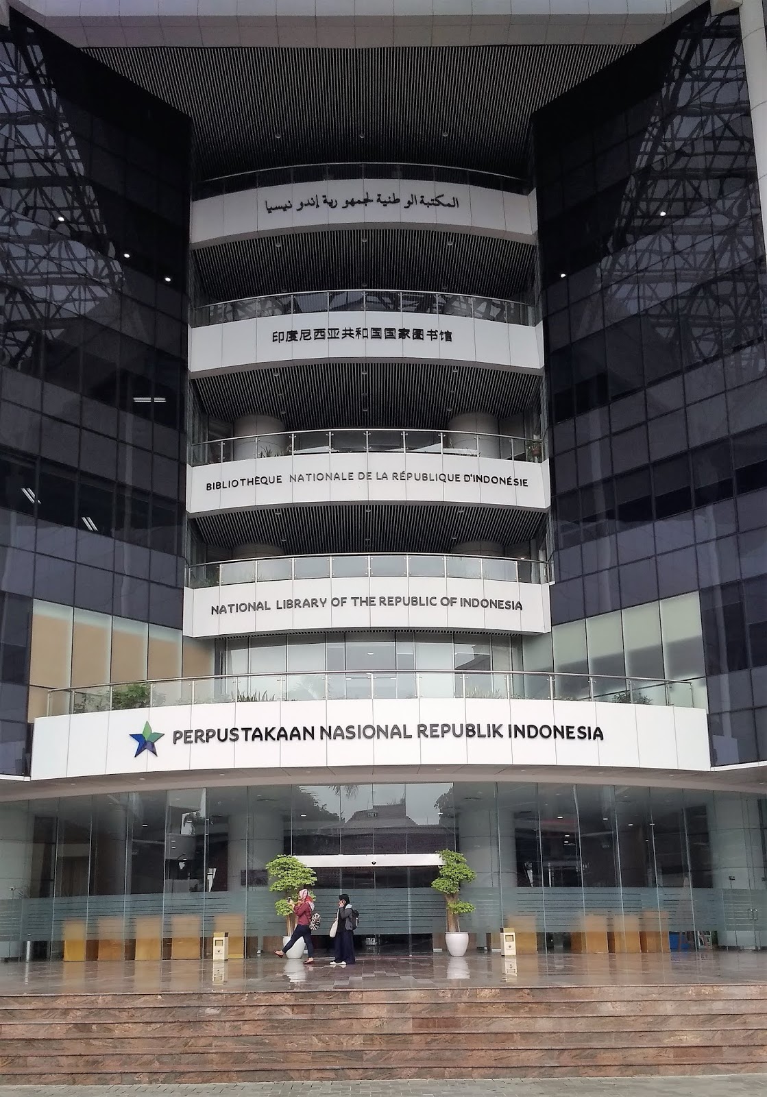 Main ke Perpustakaan Nasional RI - It's galih and her gigantic thoughts