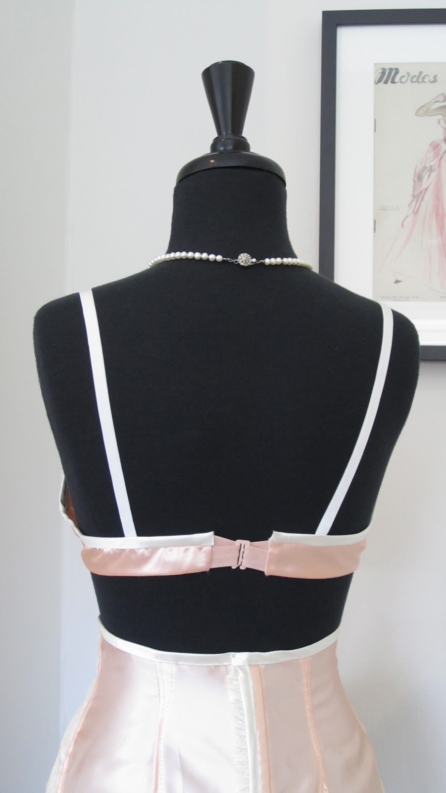 A Few Threads Loose: Ohh La la Pin-Up Sew-Along... Sewing on your bra ...
