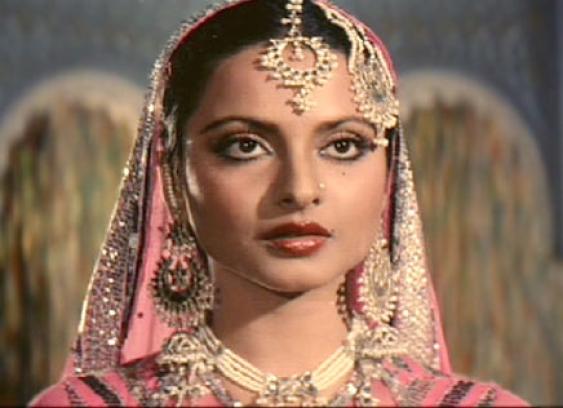 Rekha Bollywood Actress Beauty Queen Pictures Photos Wallpaper And Career