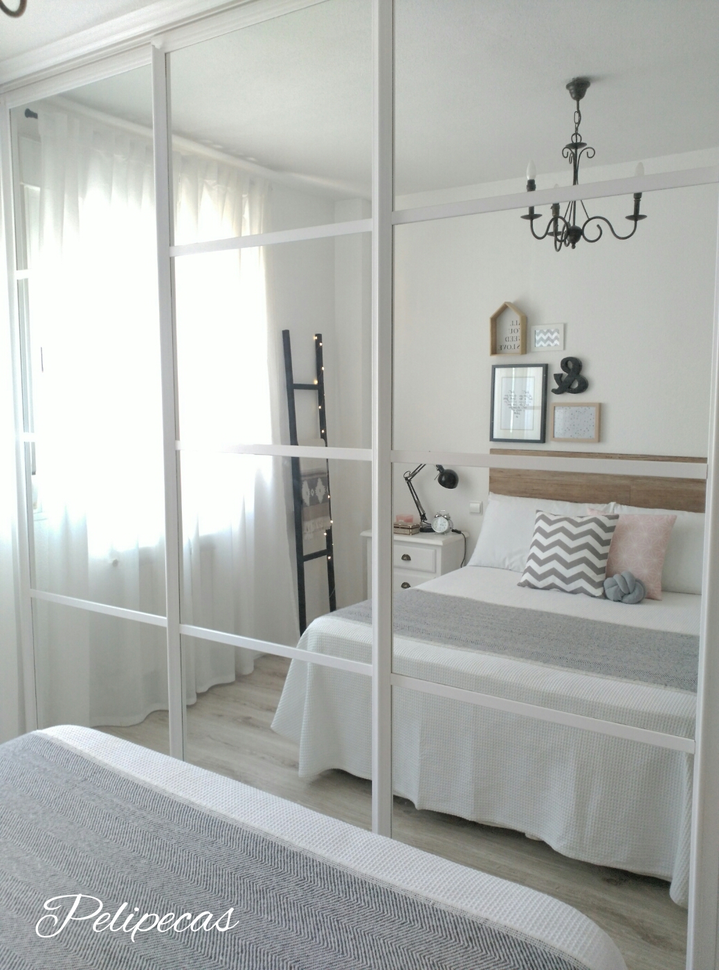 De visita a: La habitación de Almudena - Blanco y de madera