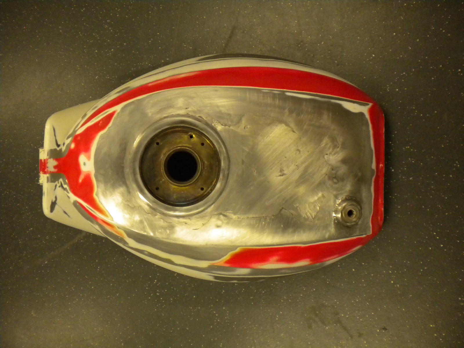 Yamaha RD500: tank rebuild whit help from tank rgv 250 tank