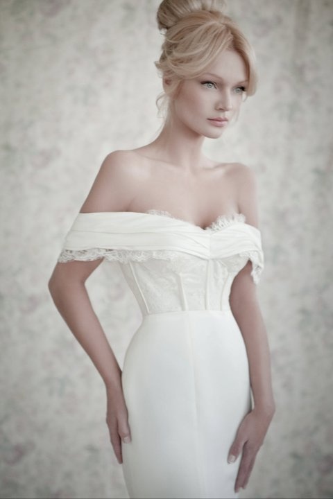 Beautiful collar on wedding dress | Luvtolook | Virtual Styling