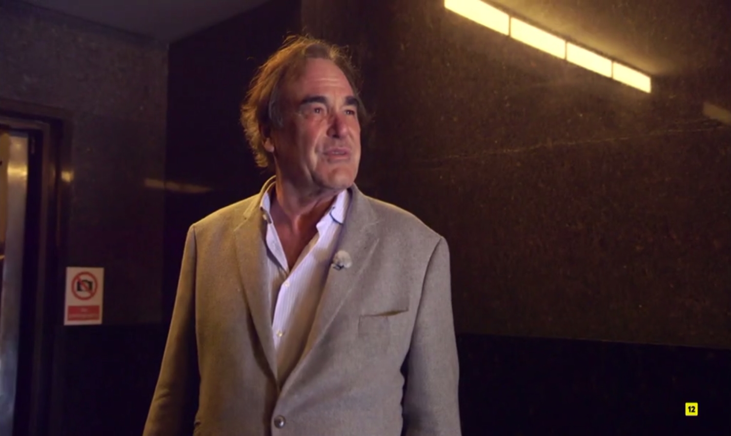 Moscú de la Revolución: Oliver Stone visita la tumba de John Reed en el ...