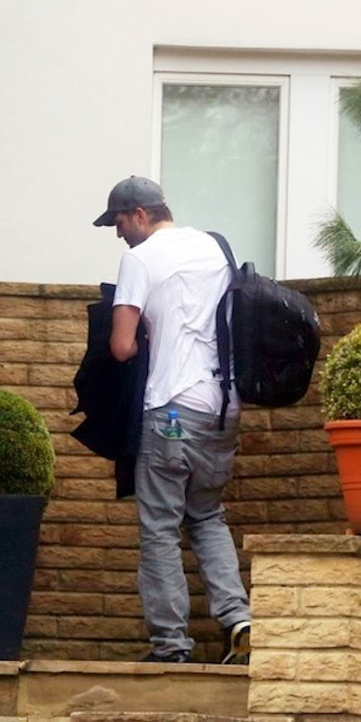 Celeb Saggers: Ashton Kutcher's Baggy Sag & Calvin Kleins