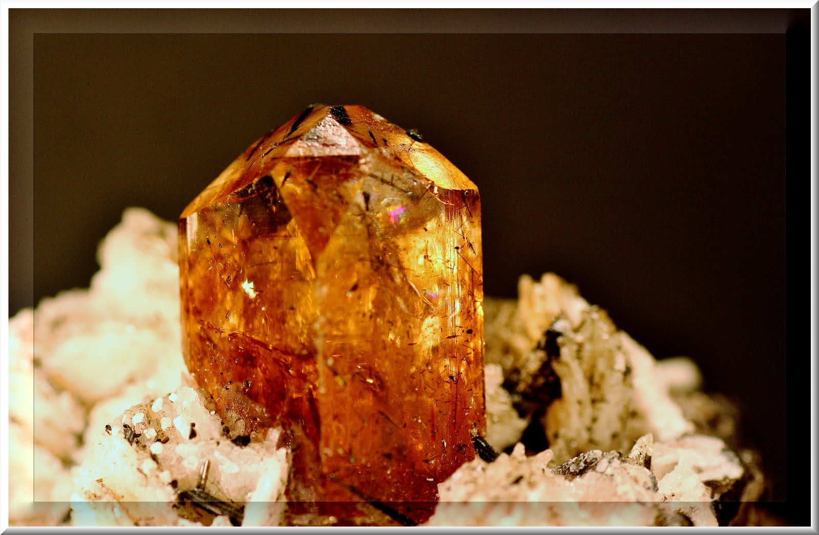 MINERALS GISPERT: Topazi, i una miniatura.