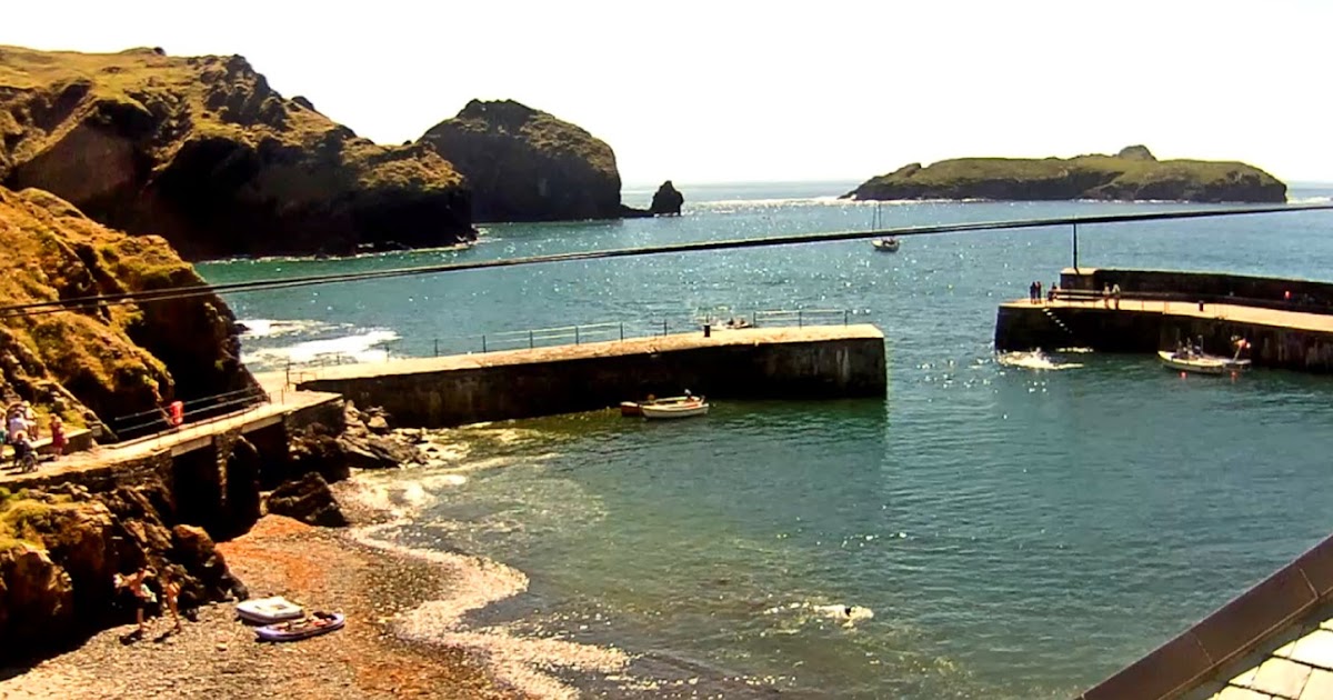 Around Perranuthnoe : Mullion Cove webcam