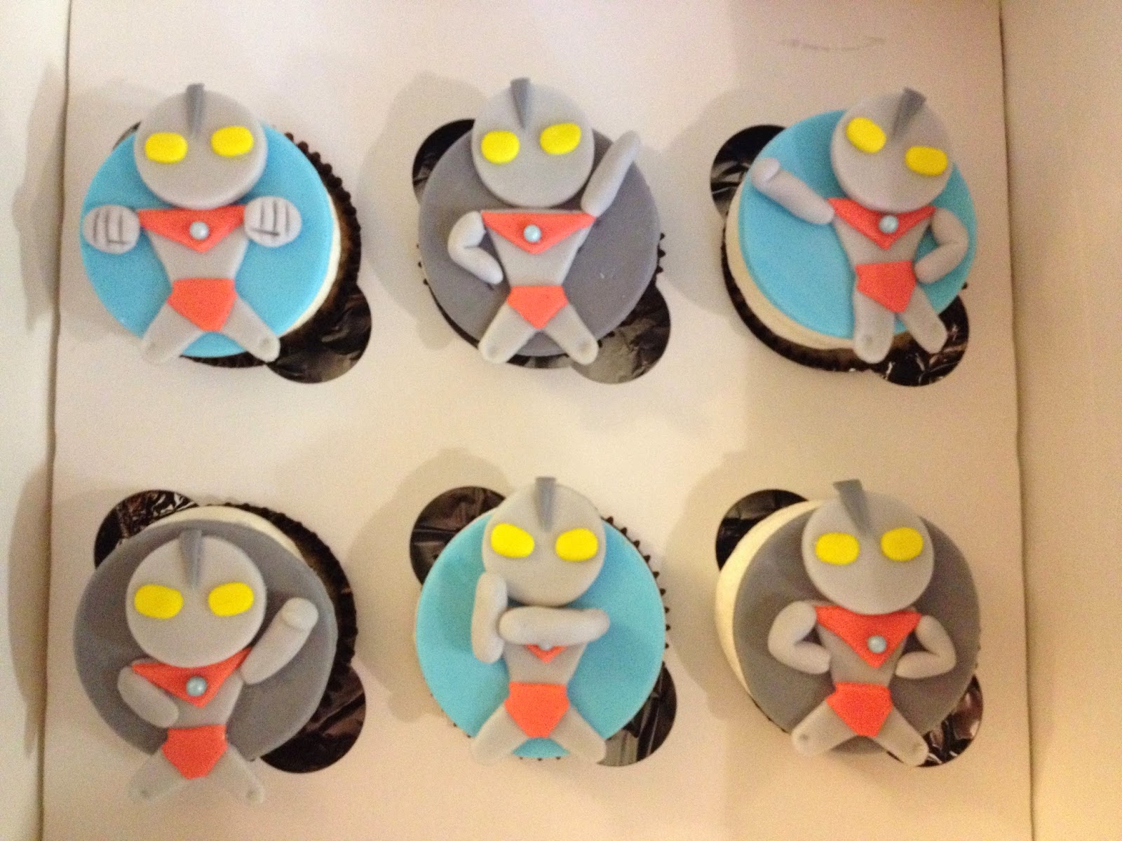 Our Decorated Cakes and Cupcakes: Ultraman Cupcakes