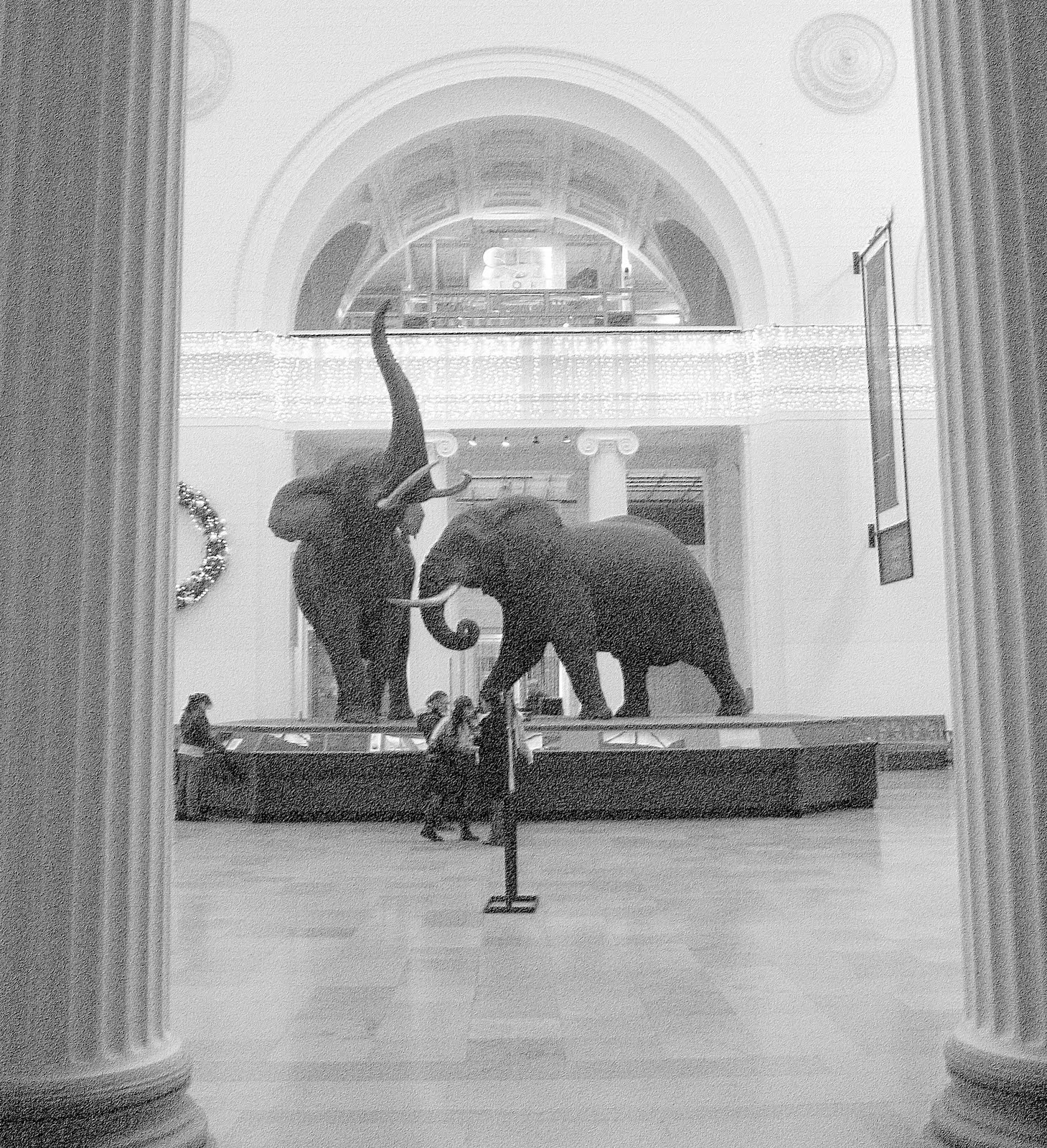 Living Rootless: Chicago: Day 3: Red Coat About Town