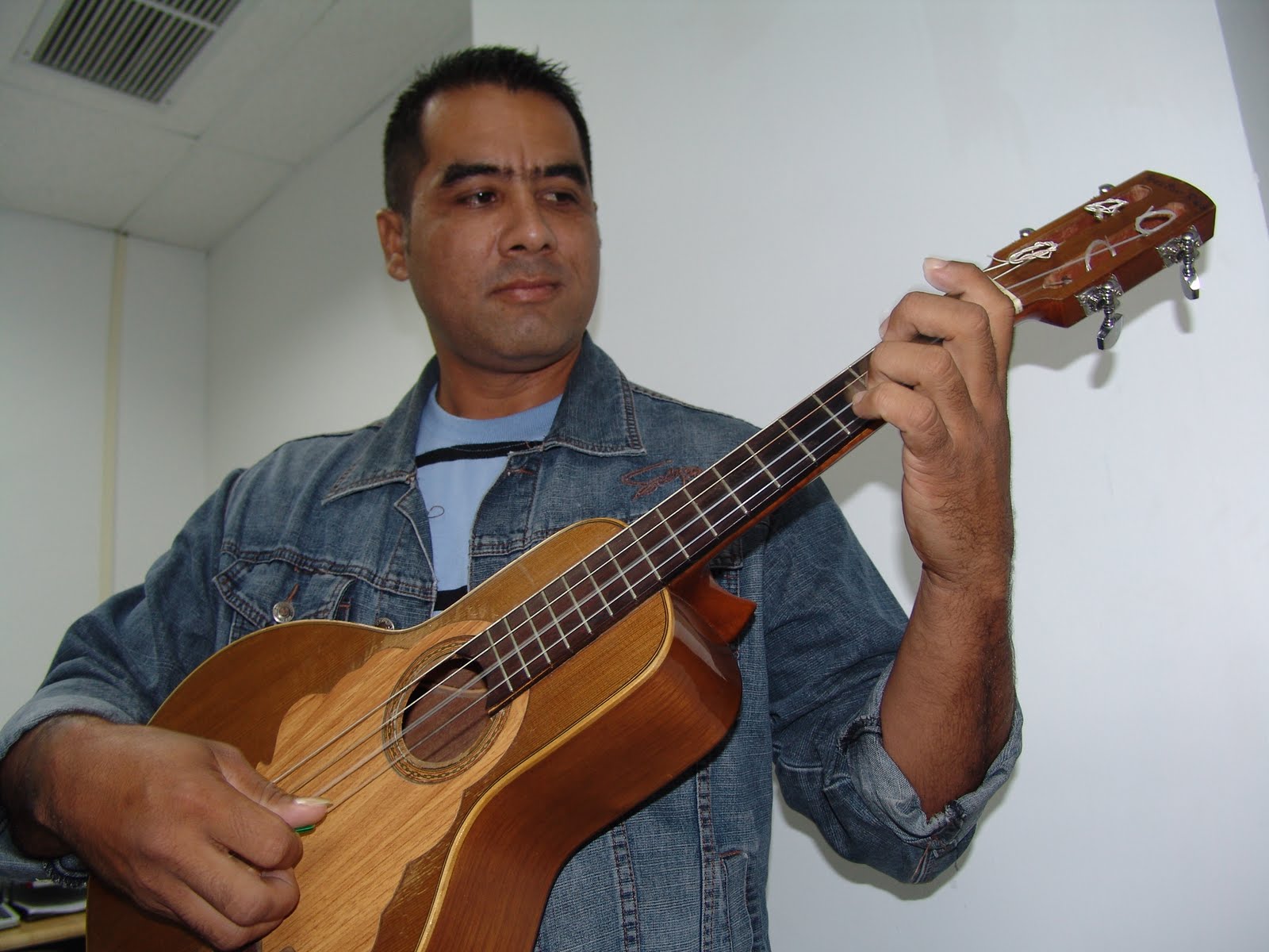 "Hector Rios y su Bandola": Hector Rios y su Bandola