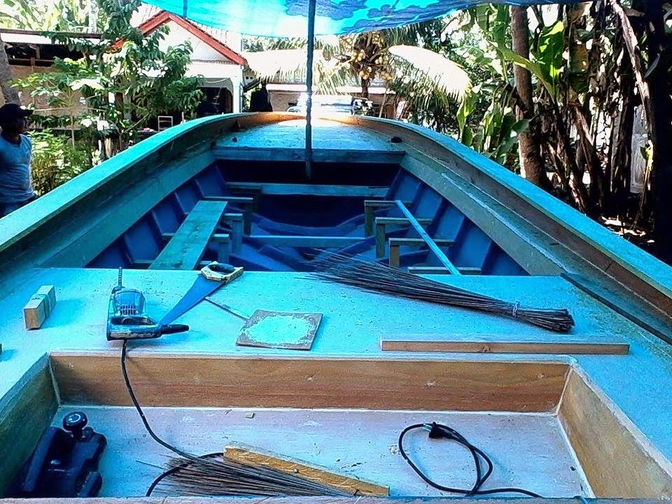 PANGANDARAN FISHING TOURS: TEKHNIK PEMBUATAN BOAT DARI KAYU di PANGANDARAN