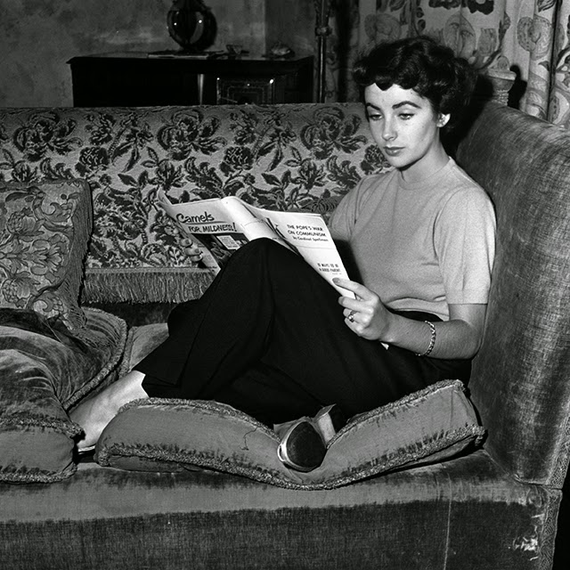 40 Beautiful Black and White Photographs of Elizabeth Taylor in Her ...