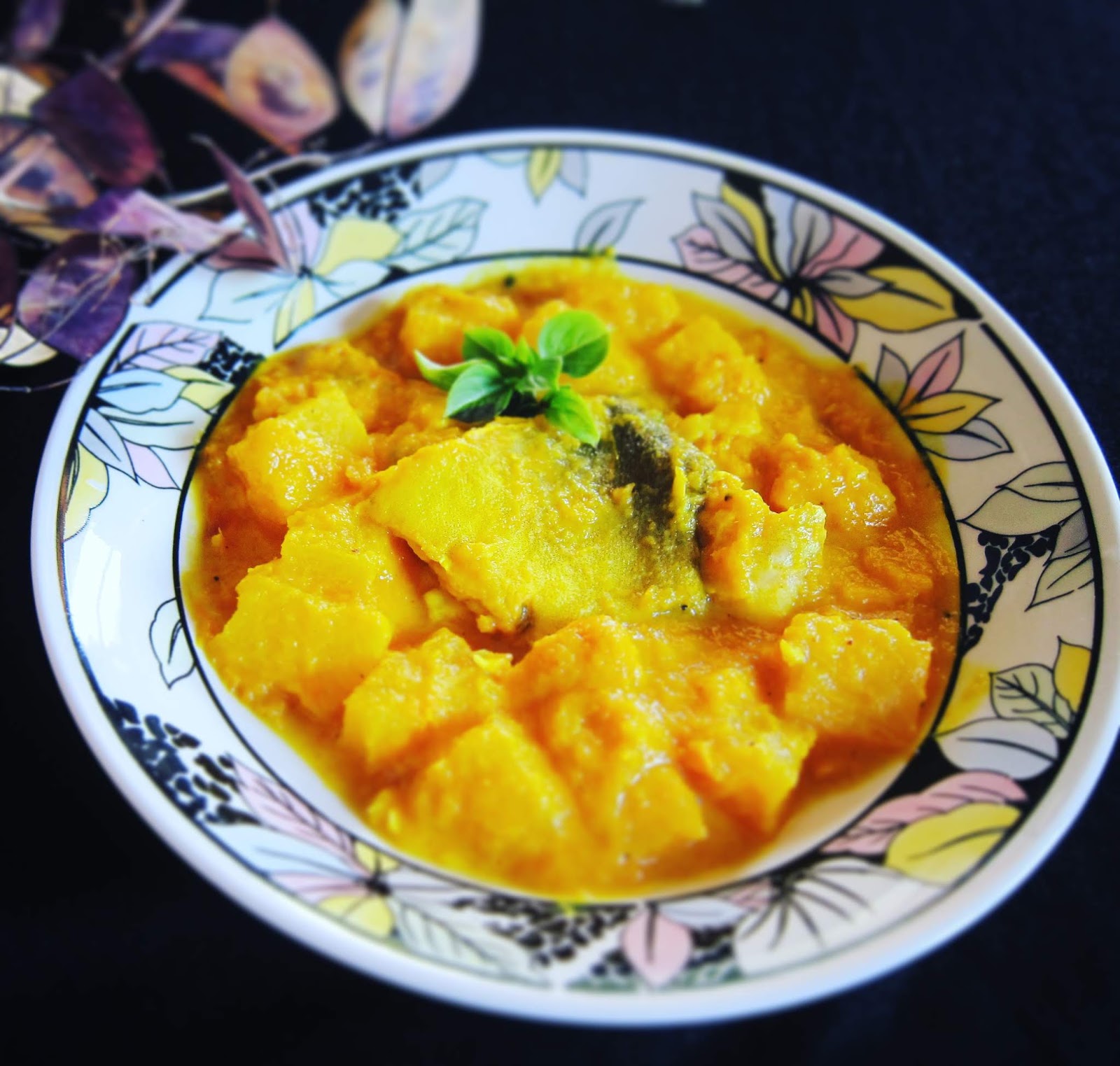 Dried cod and pineapple curry - The Odd Fork