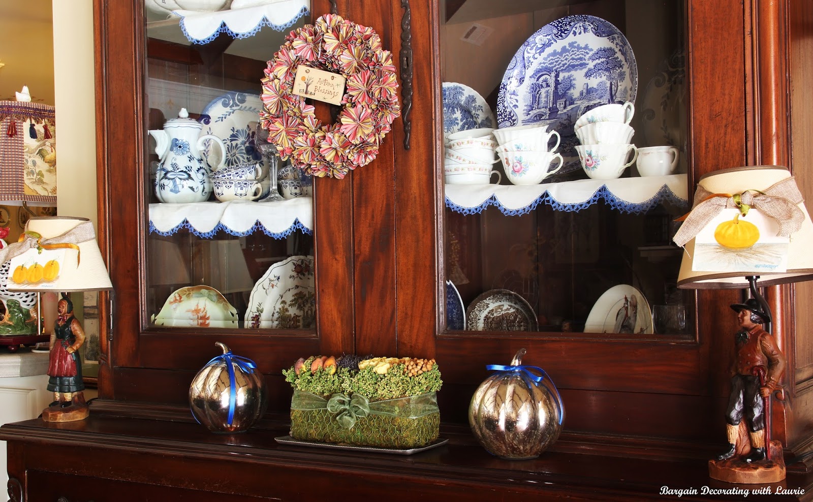 BARGAIN DECORATING WITH LAURIE: MORE FALL VIGNETTING