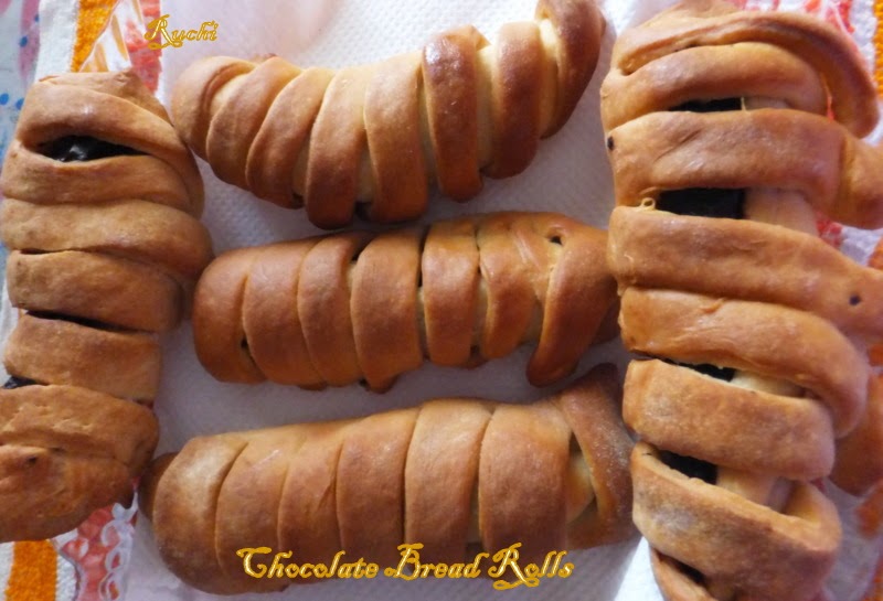 Ruchi: Chocolate Bread Rolls