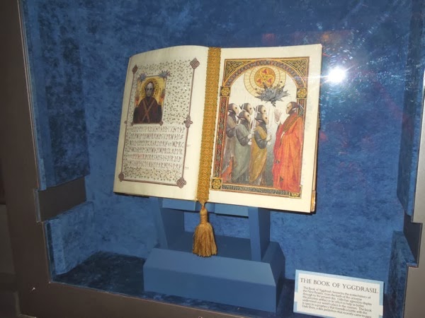 Hollywood Movie Costumes and Props: Thor: The Dark World Treasures of ...