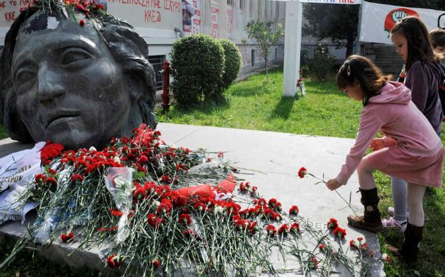 ΜΑΡΙΑ ΦΥΓΑΜΕ ΑΛΛΑ ΔΕΝ ΞΕΧΝΑΜΕ...: 2ο ΓΥΜΝΑΣΙΟ ΠΑΤΡΩΝ... ΕΔΩ ΠΟΛΥΤΕΧΝΕΙΟ....