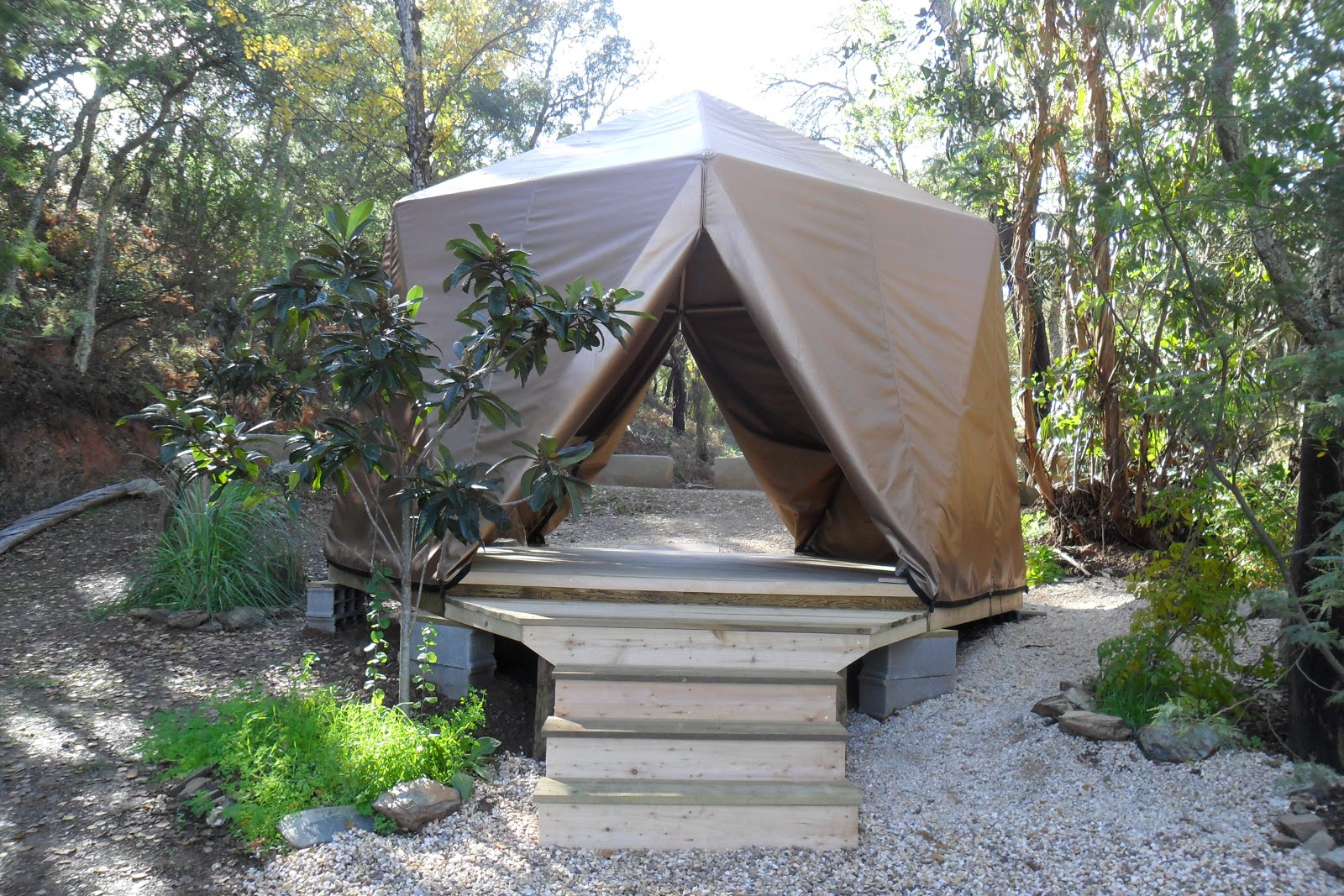 NEW PARADIGM DESIGNS & CAMELEON CLOTHES: Monte Sahaja Portugal ...