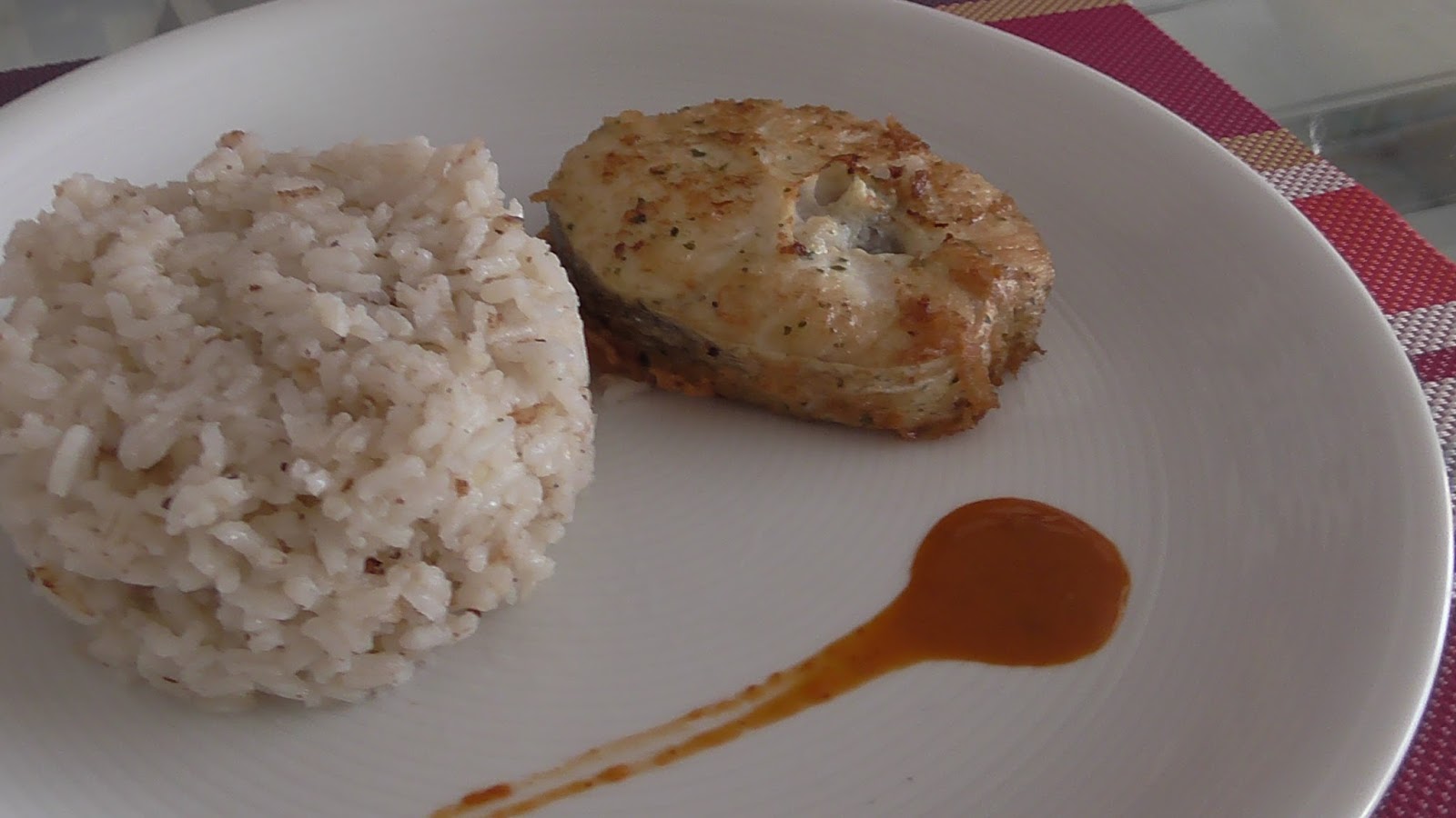 Arroz con coco y pescado frito | Emplatando Madrid