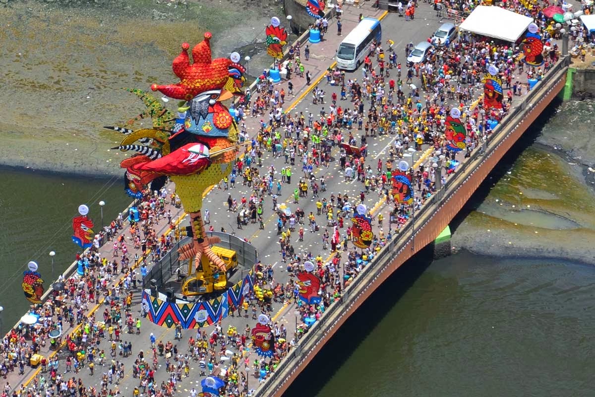 DISCOVER THE BRAZIL: IT'S TIME TO CARNIVAL IN BRAZIL