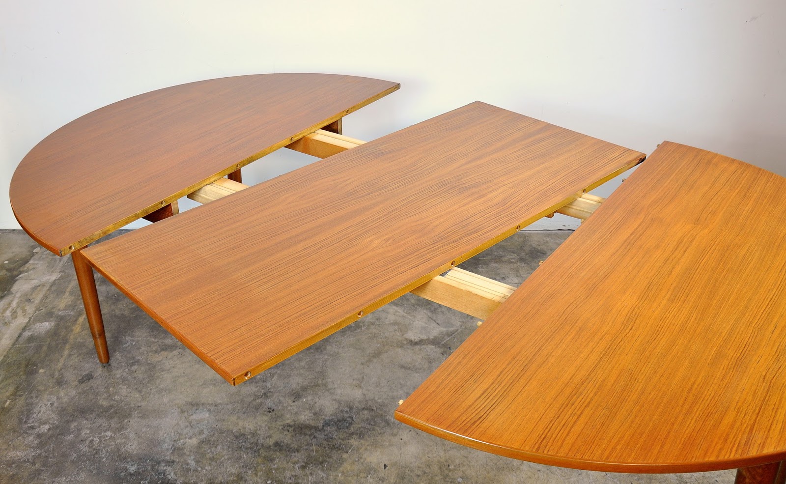 SELECT MODERN: Falster Teak Expandable Dining Table