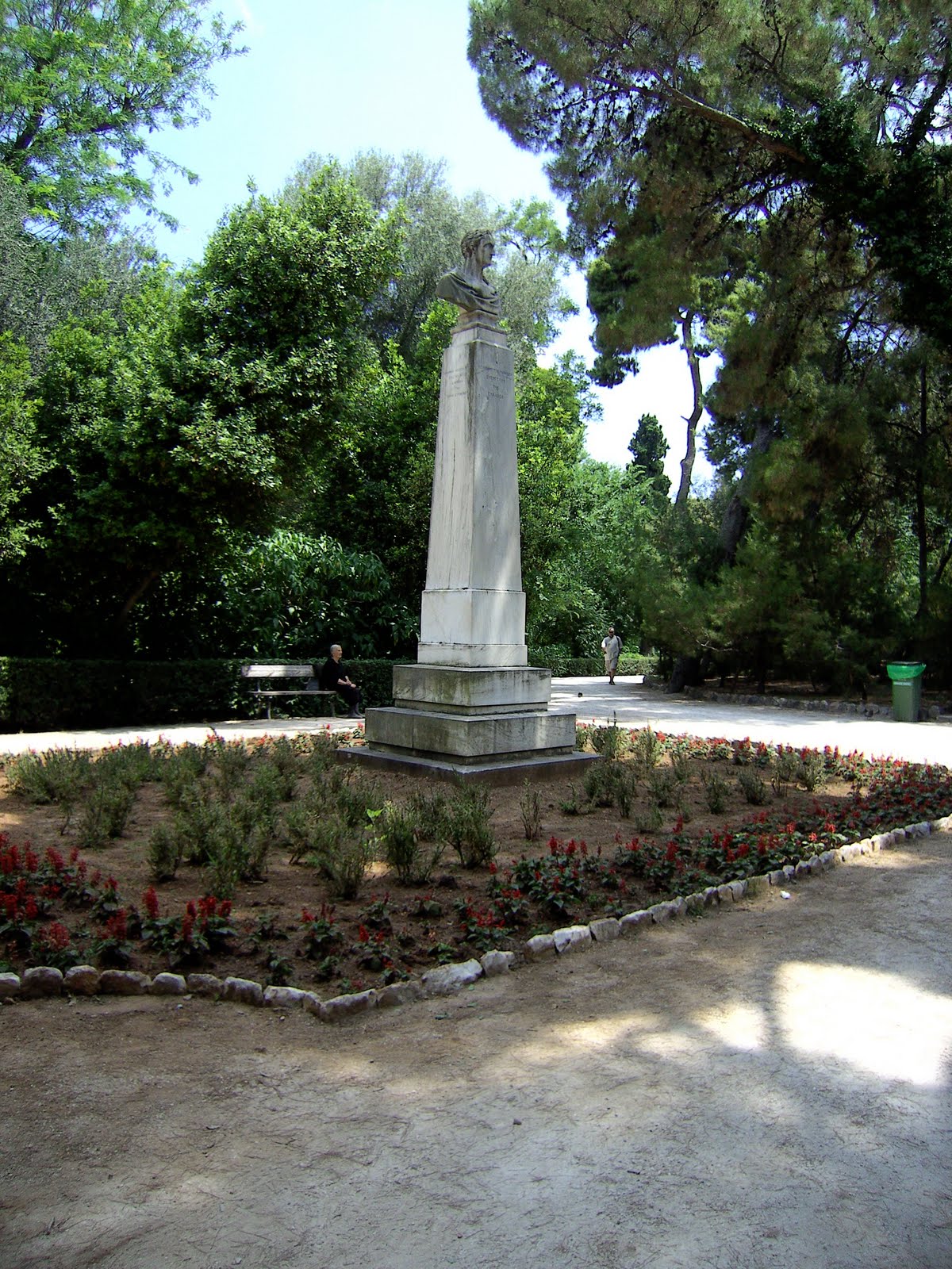 jan1448: Εθνικος Κηπος, η προτομη του Εϋναρδου και οι παρακειμενες ...