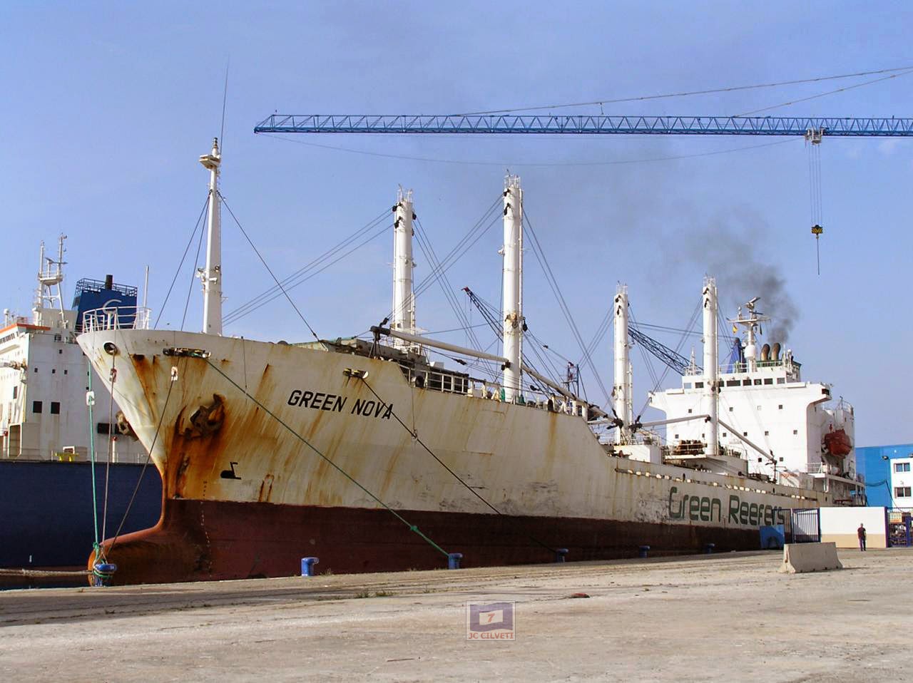 Málaga Marítima: El buque frigorífico GREEN NOVA repara en Málaga