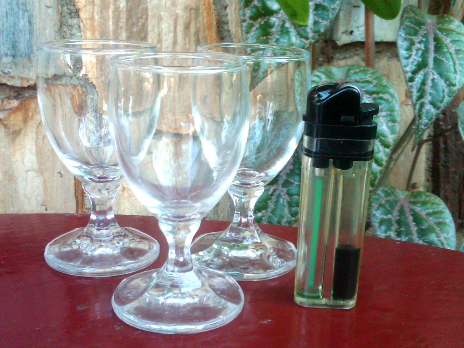 Koleksi Barang Bekas Unik: Stem Glass