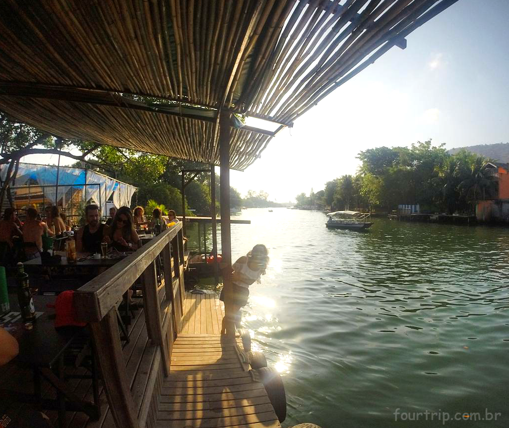 CAIS BAR NA ILHA DA GIGÓIA , RIO DE JANEIRO | Fourtrip