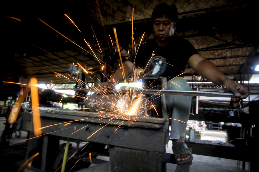 JojoGraphic Channel: “Duterte sword” inspires blacksmith in Pangasinan ...