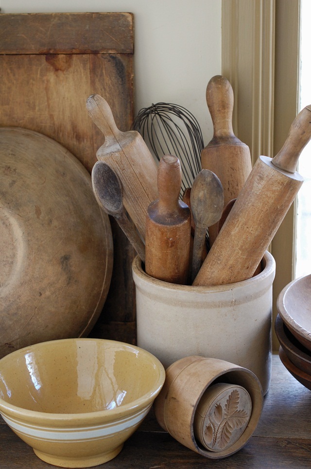 Frog Goes to Market: Kitchen Antiques