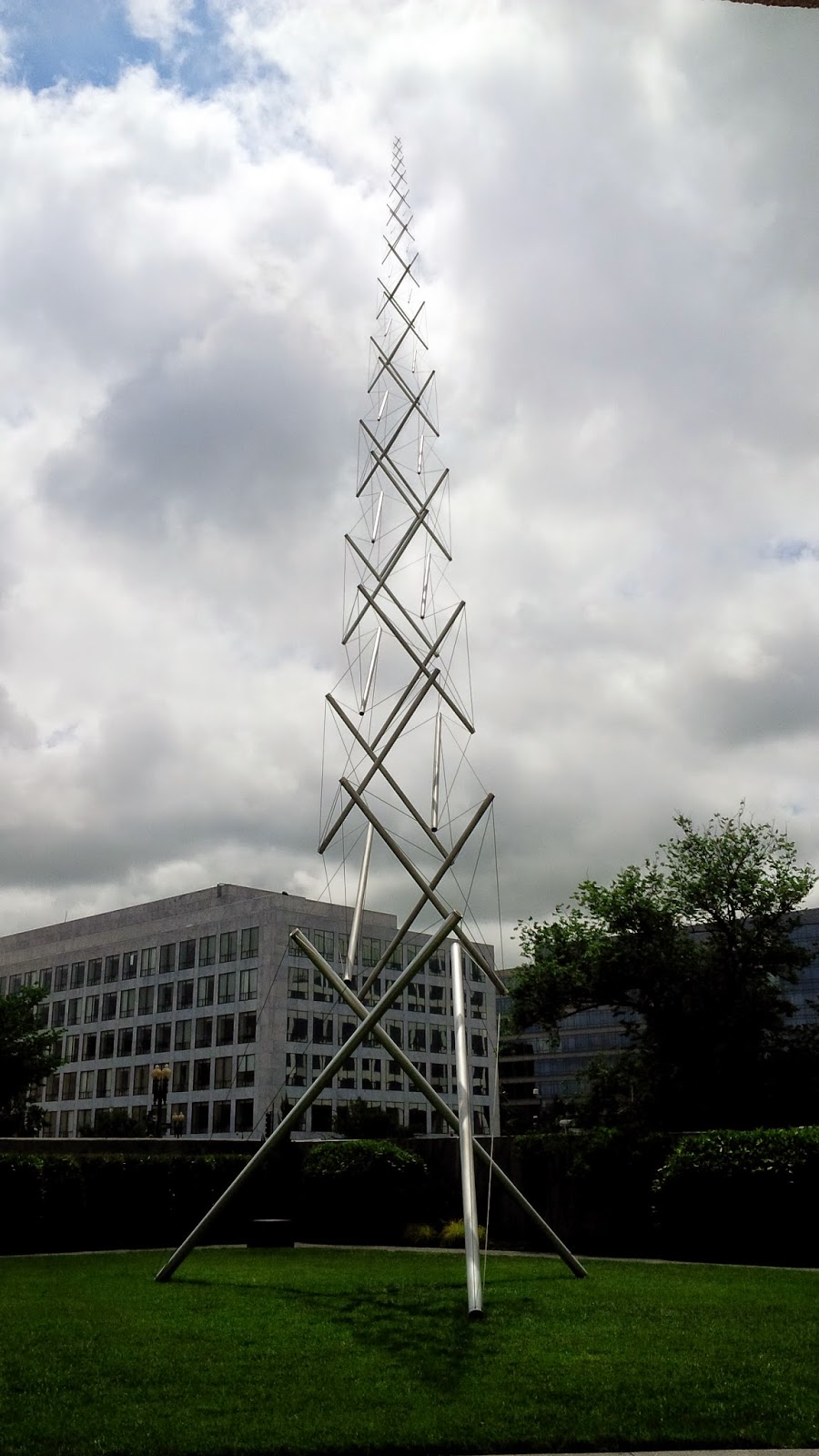 Reviewiera: Objects in Time and Space: Sculptures and Such at the Hirshhorn