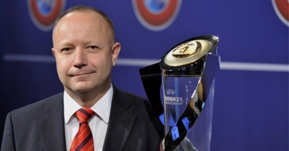 Ο… λαβύρινθος της ΕΠΟ και ο Φούσεκ