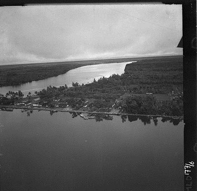 Foto Udara Kuala Kapuas ( Luchtopname van Koeala Kapoeas)