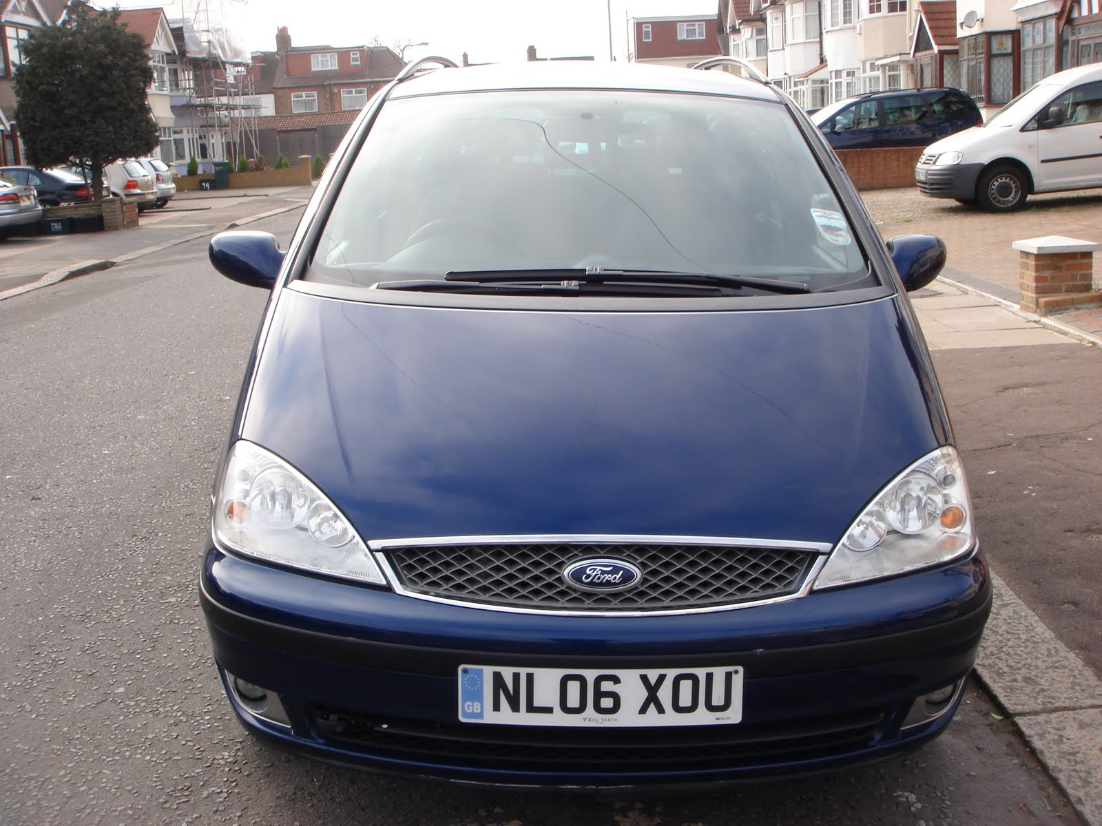 Renault Scenic 2004: Ford Galaxy 2006