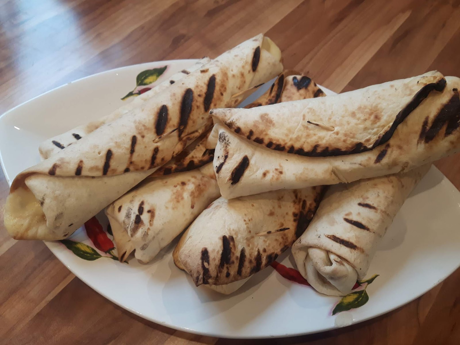 Gegrillte gefüllte Wraps