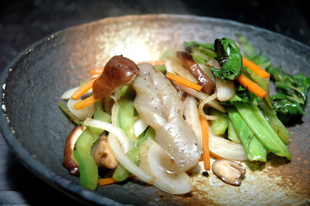 DUDE FOR FOOD: Firing Up the Teppanyaki Grill at Yurakuen's Eat-All-You ...