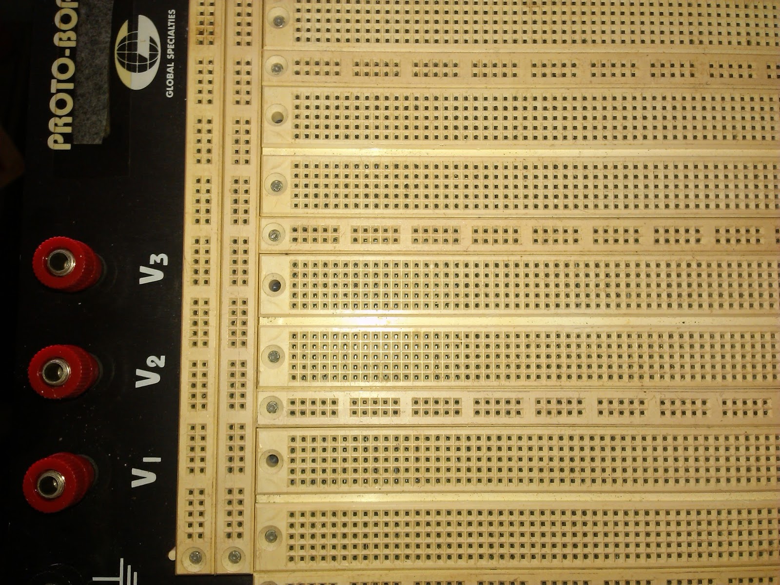 blog del ingeniero Ernesto Ibáñez: Reloj Digital Protoboard