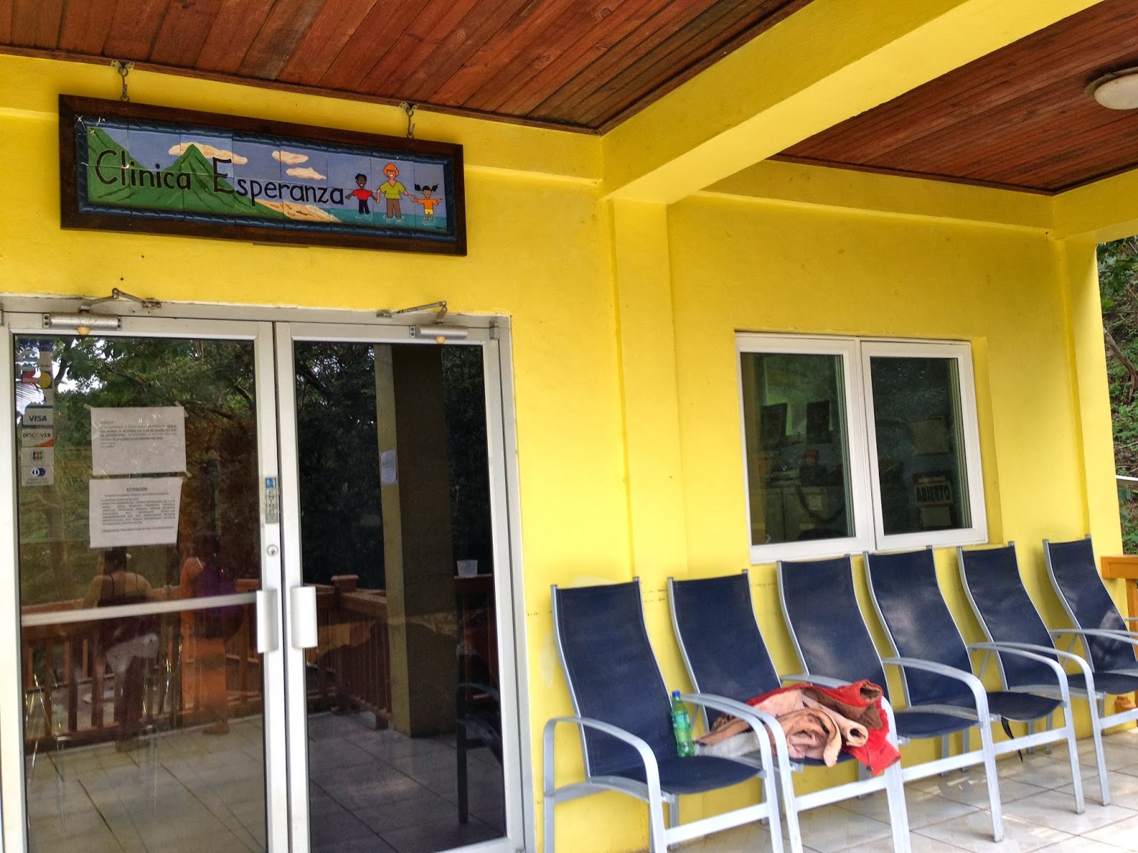 La buena salud es la mayor riqueza.: Hospital Roatan y Clinica Esperanza