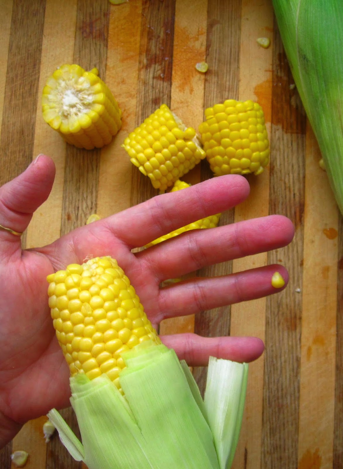 Daily*Dishin: Quick Thyme Corn Cobbettes