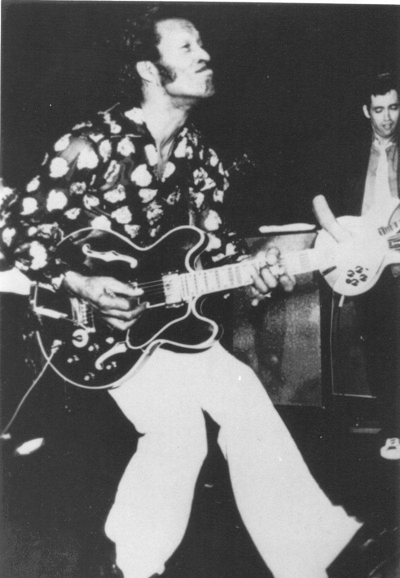 20 Interesting Photographs of Chuck Berry Shows Off His Legendary Duck ...