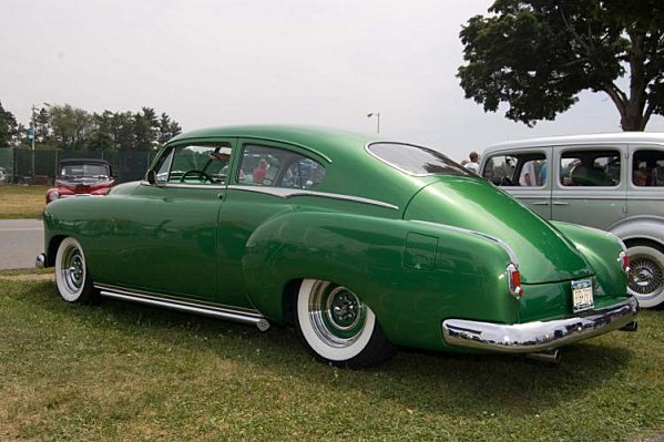 Rockabilly garage: 1952 Chevy Fastback custom