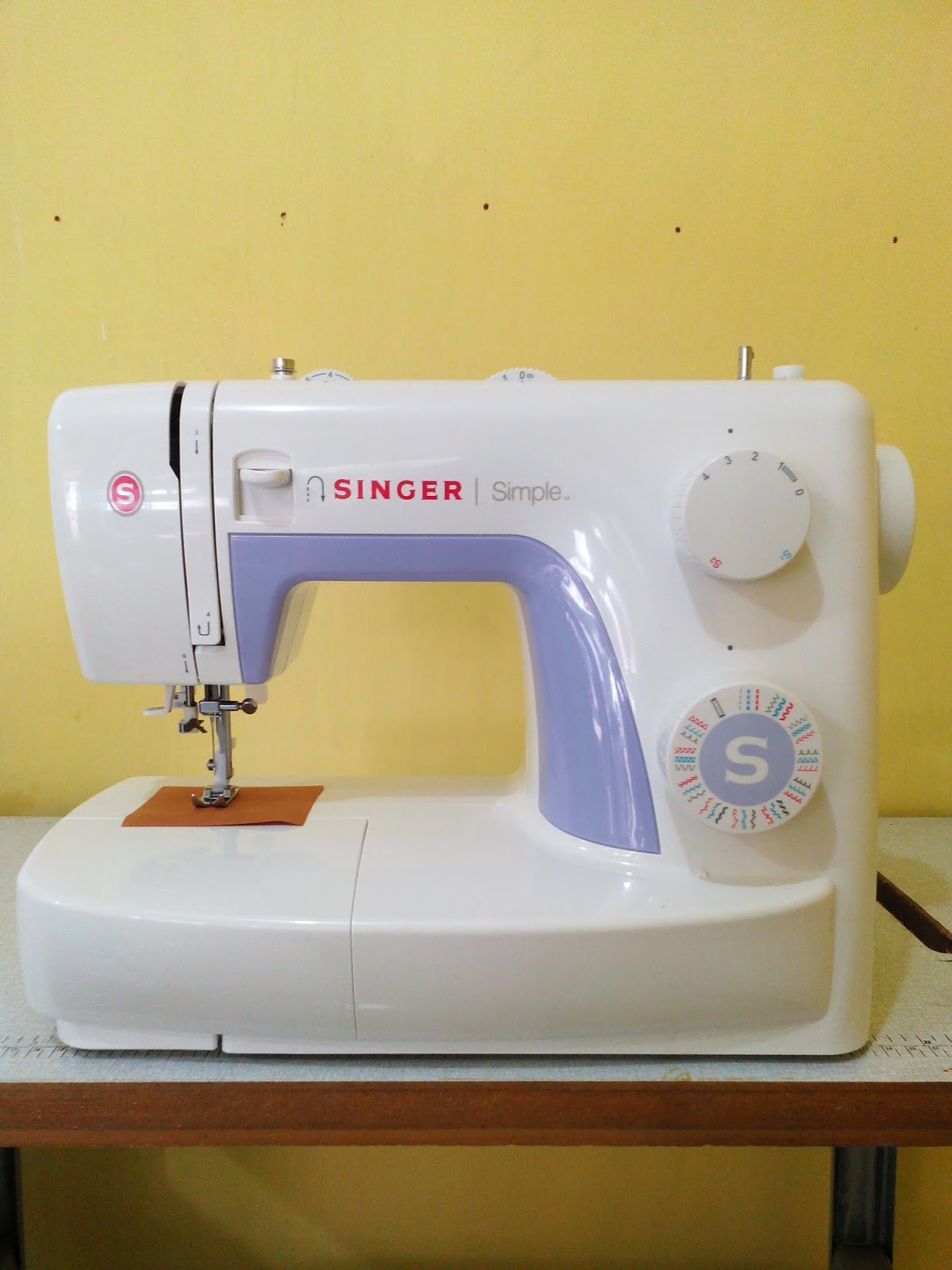 Mesin jahit SINGER portable listrik: Mesin jahit singer portable listrik