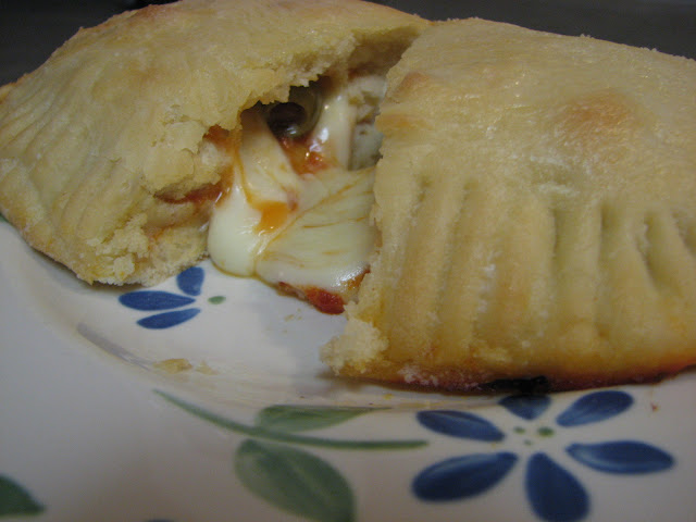 Sweet Home Indiana: Easy and Awesome Calzones!